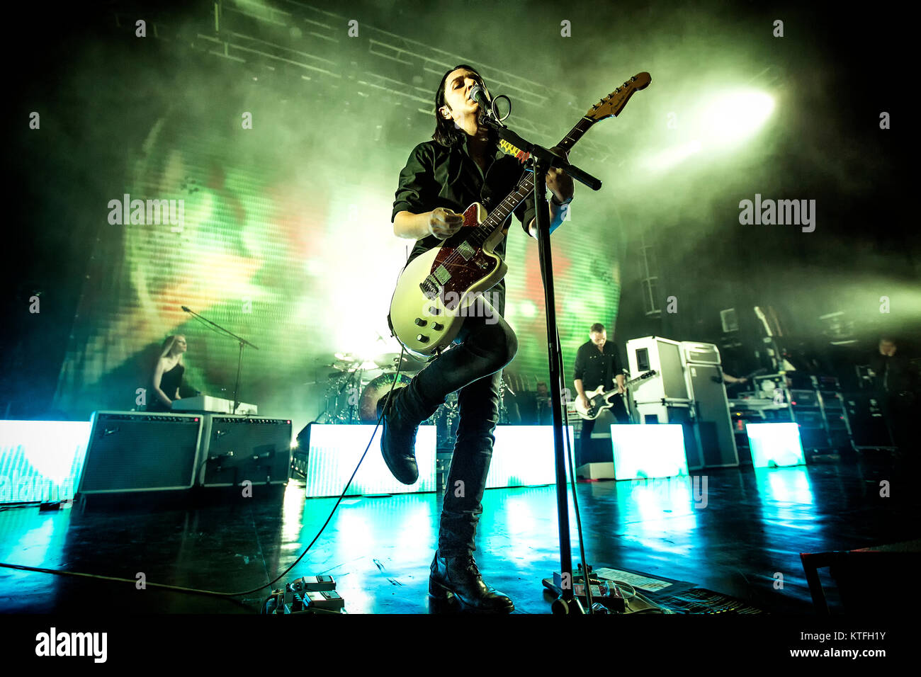 Lead singer band placebo hi-res stock photography and images - Alamy