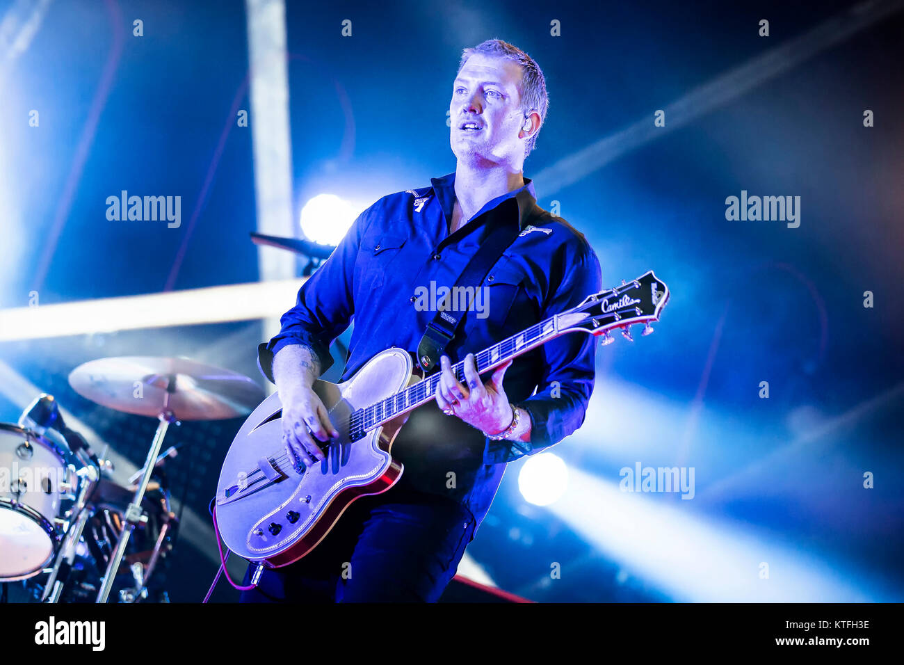 Josh homme lead singer queens hi-res stock photography and images - Alamy