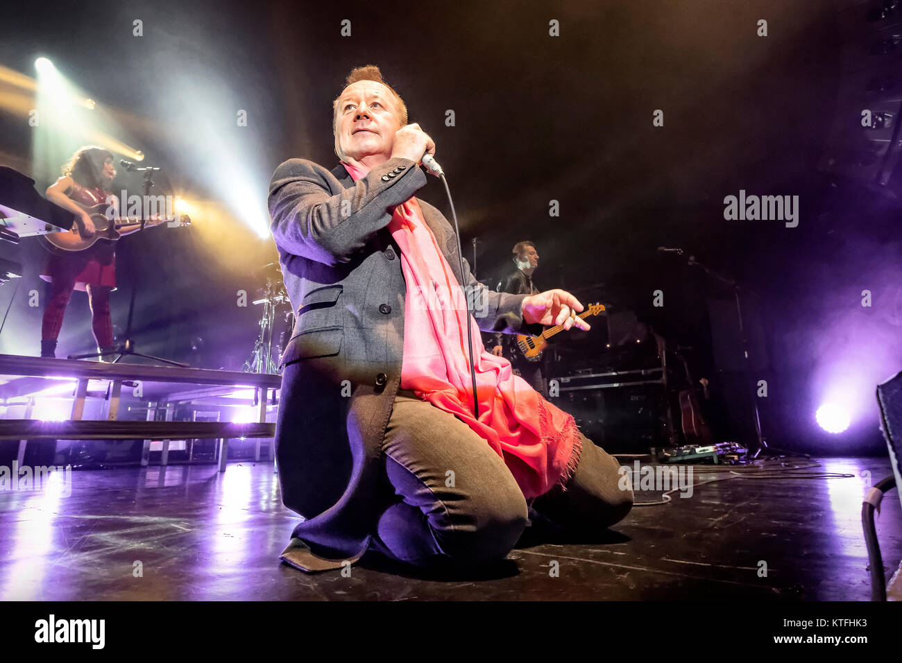 Singer with the rock group simple minds hi-res stock photography and ...