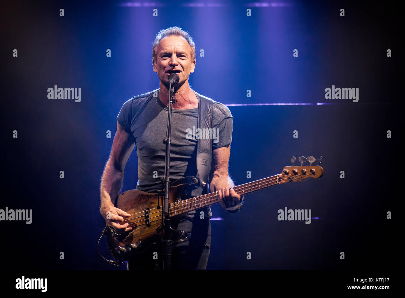 Well known musician hi-res stock photography and images - Alamy