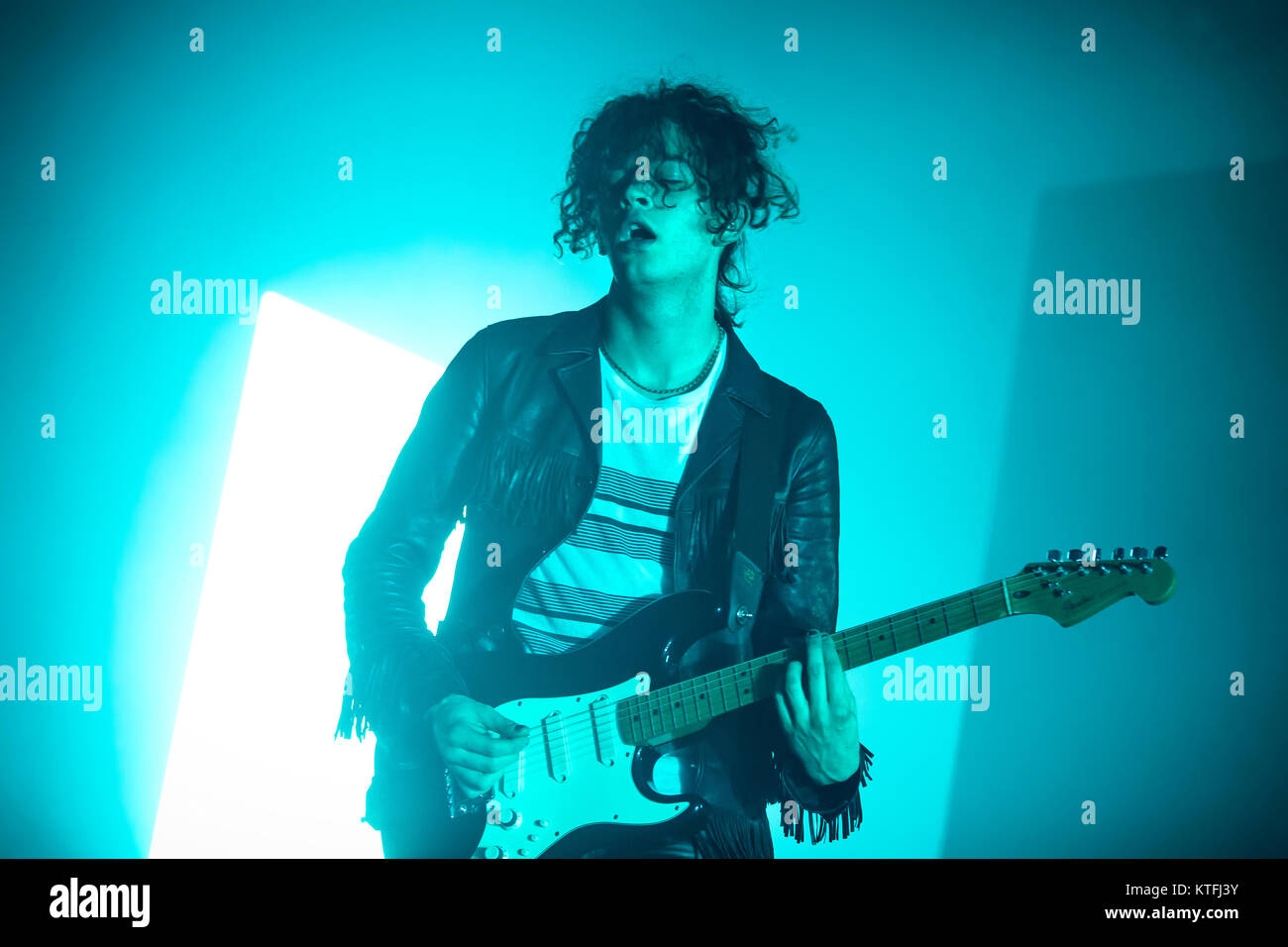 1975 band hi-res stock photography and images - Alamy