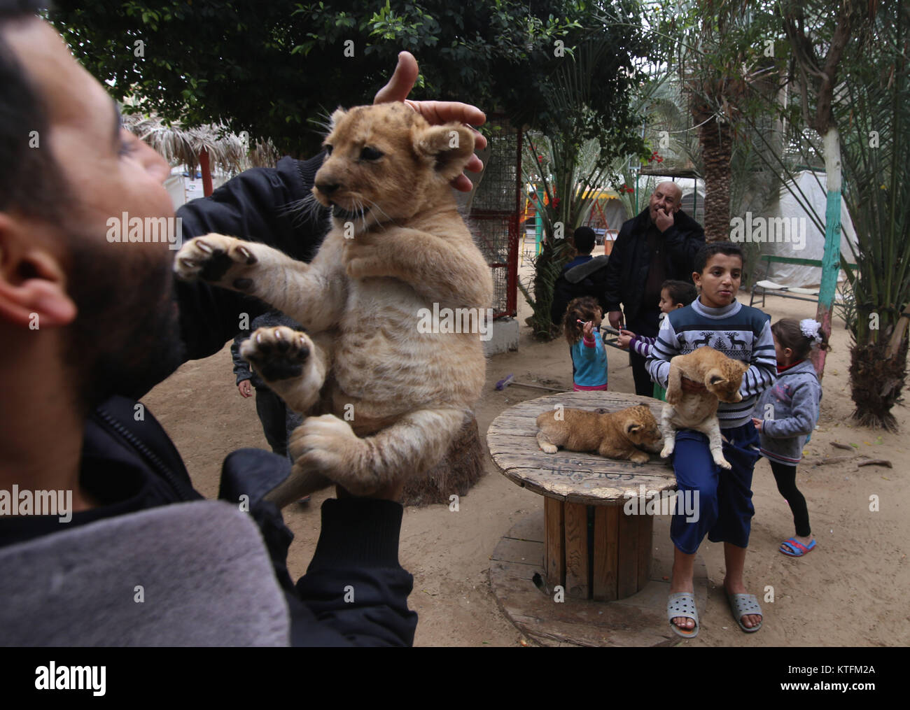 Gaza City, The Gaza Strip, Palestine. 24th Dec, 2017. A Palestinian man ...