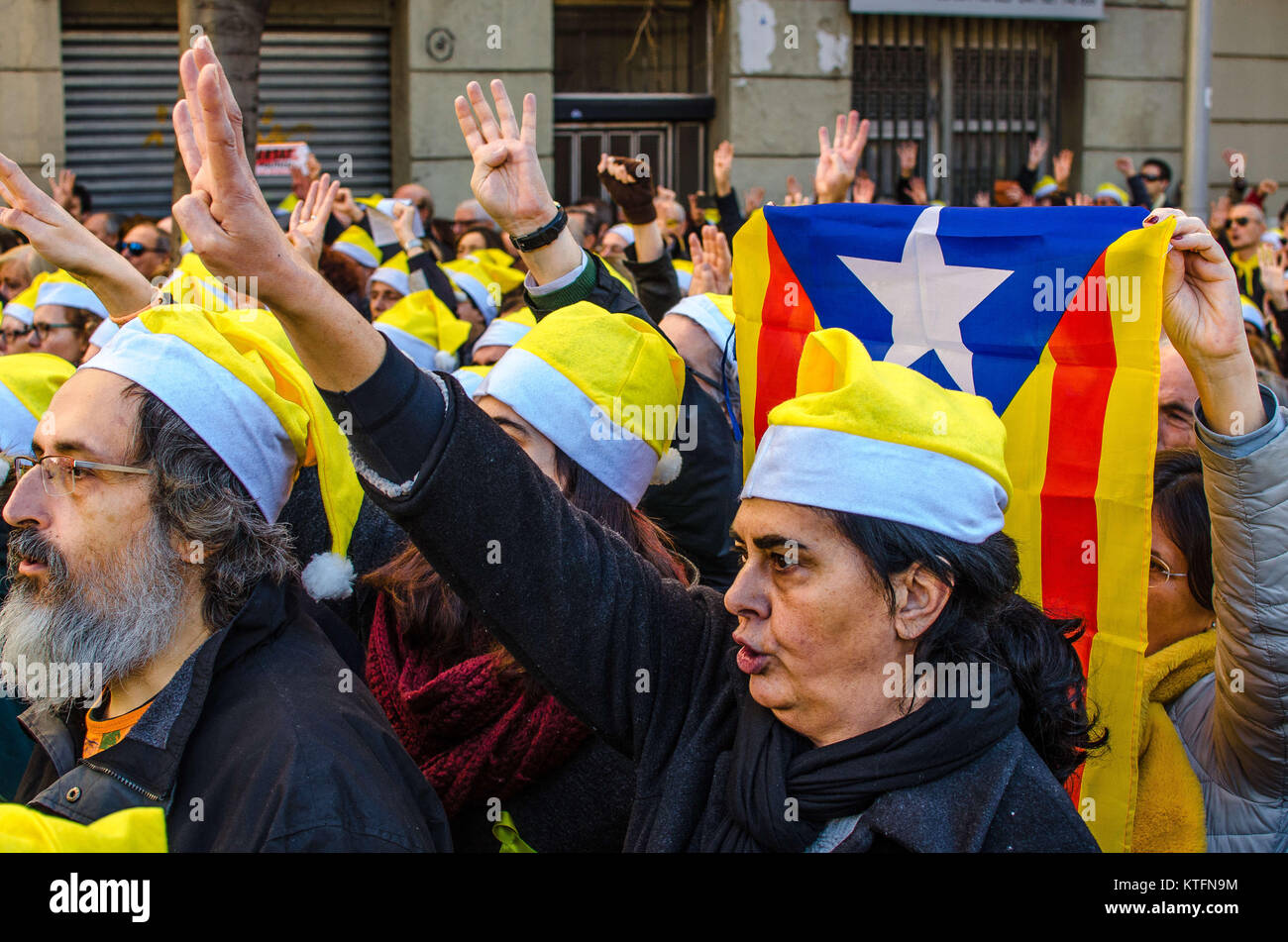 Barcelona, Catalonia, Spain. 24th Dec, 2017. A woman with the ...