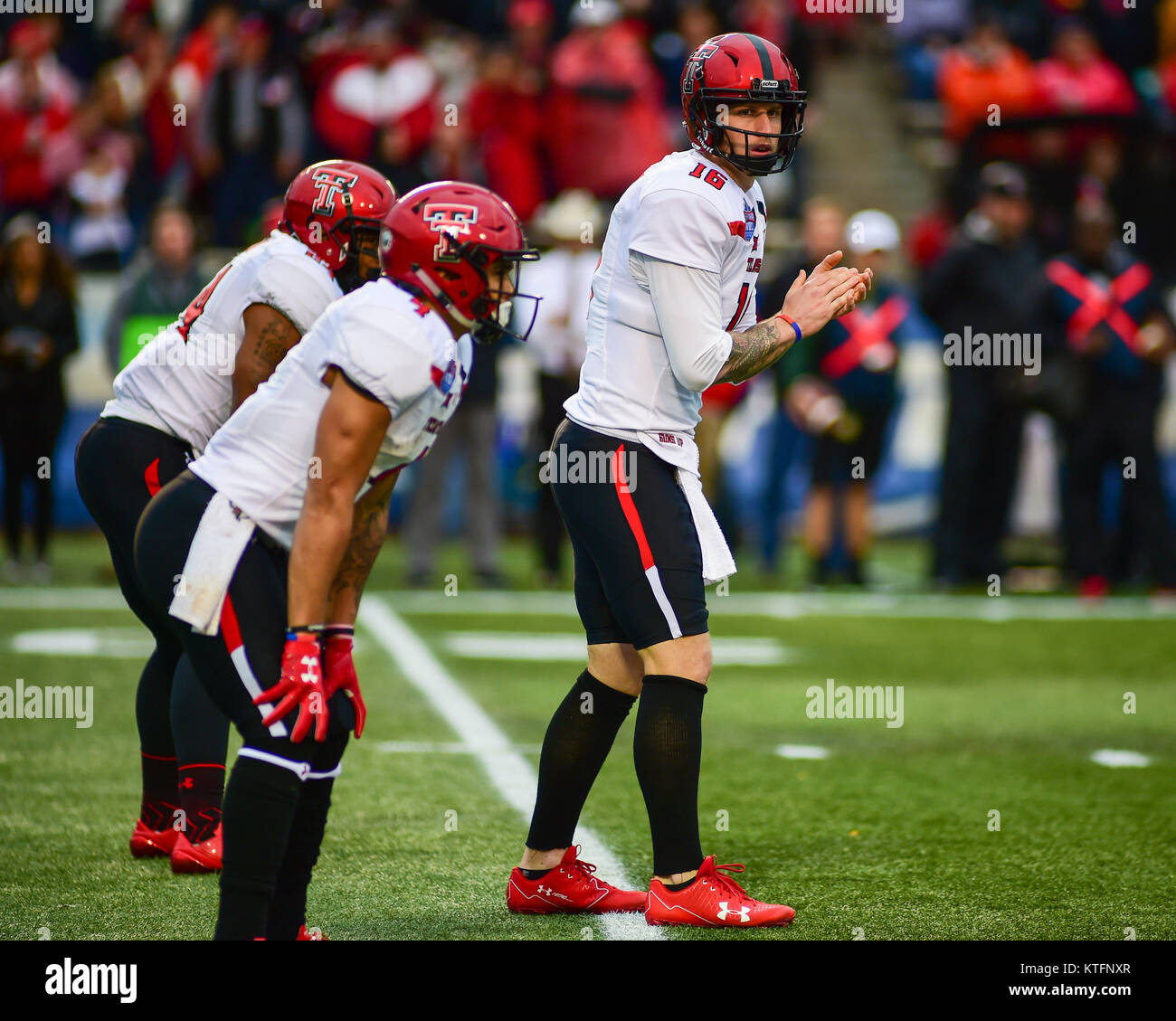 Sideline signals hi-res stock photography and images - Alamy