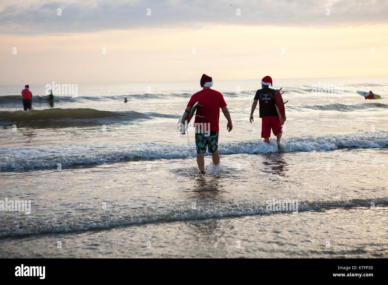 Cocoa Beach, Florida, USA. 24th Dec, 2017. Surfing Santas, an annual ...