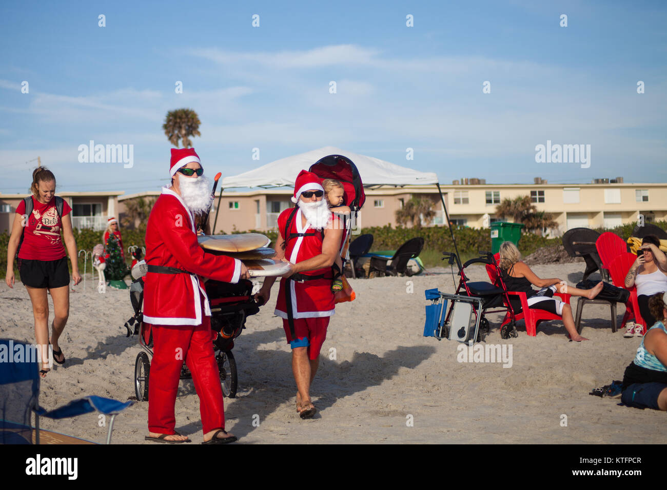 Cocoa Beach, Florida, USA. 24th Dec, 2017. Surfing Santas, an annual ...