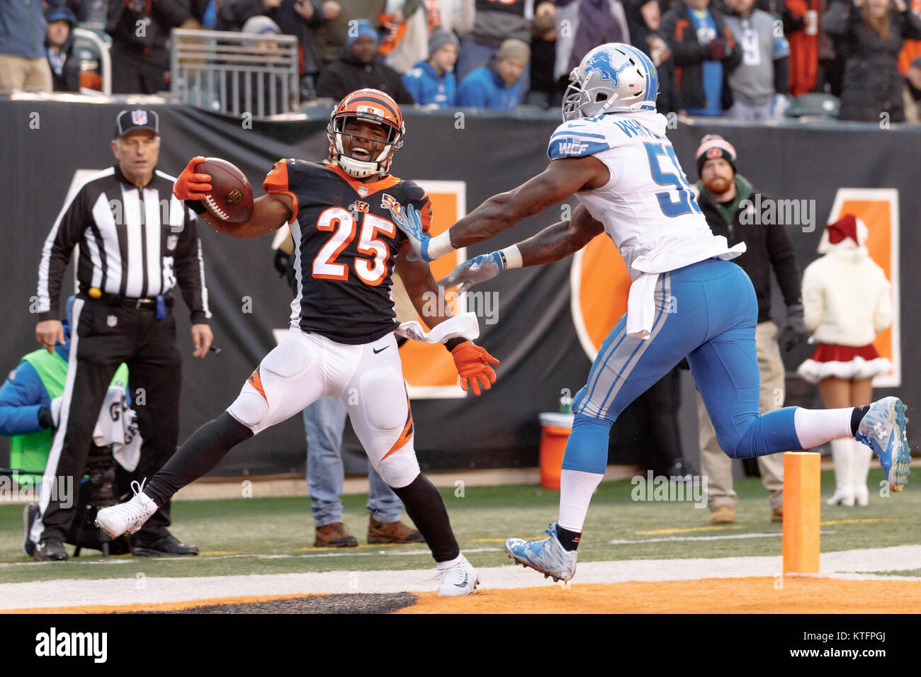 Cincinnati, OH, USA. 24th Dec, 2017. Cincinnati Bengals running back ...