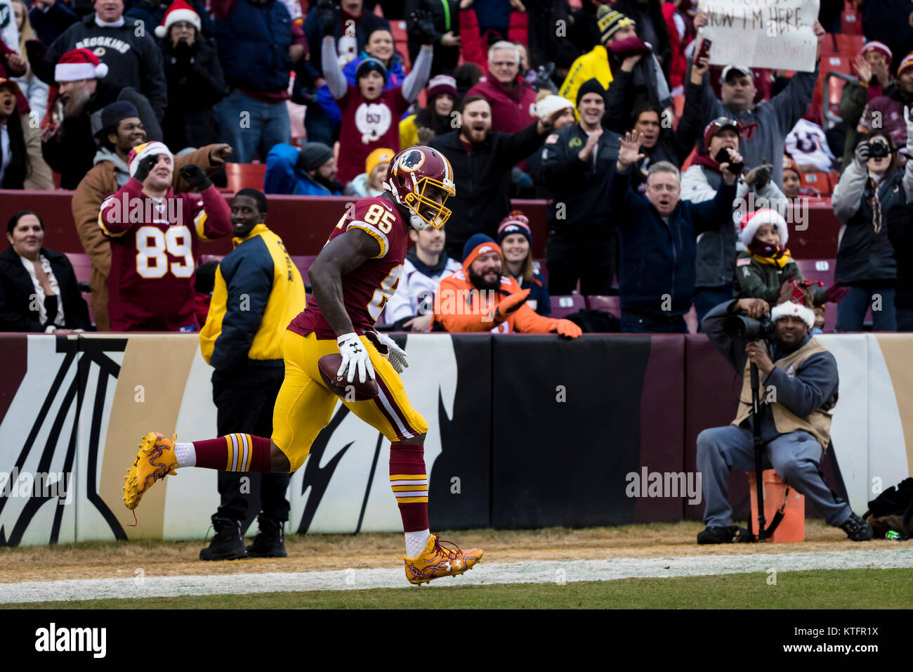 Landover, Maryland, USA. 24th Dec, 2017. Washington Redskins tight end ...