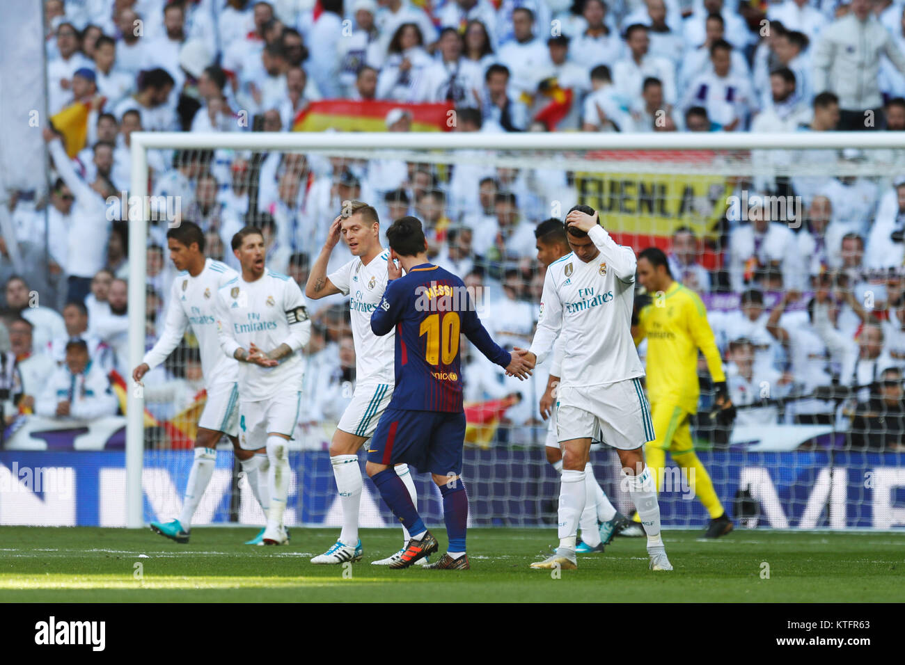 Ronaldo messi el classico hi-res stock photography and images - Alamy