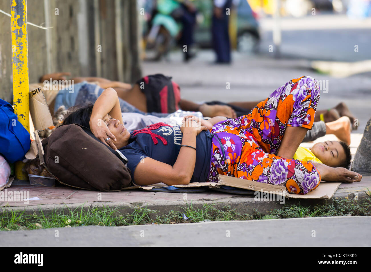 Cebu City, Philippines. 25th Dec, 2017. Homeless people along the ...