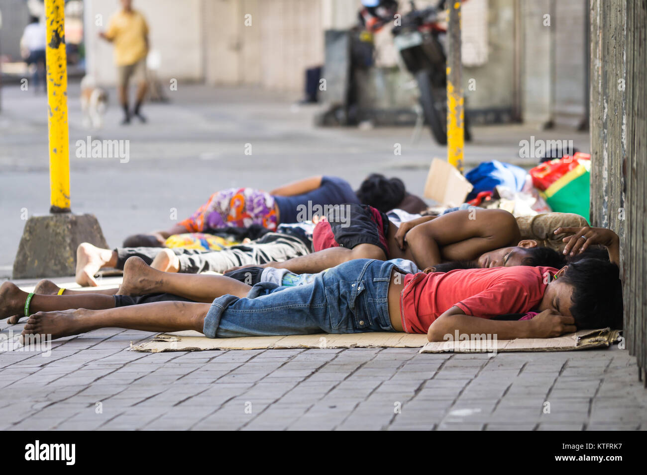 Cebu City, Philippines. 25th Dec, 2017. Homeless people along the ...