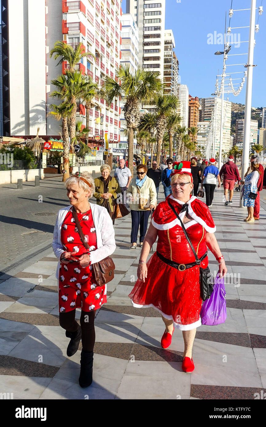 Benidorm, Costa Blanca, Spain, 25th December 2017. A warm afternoon in ...