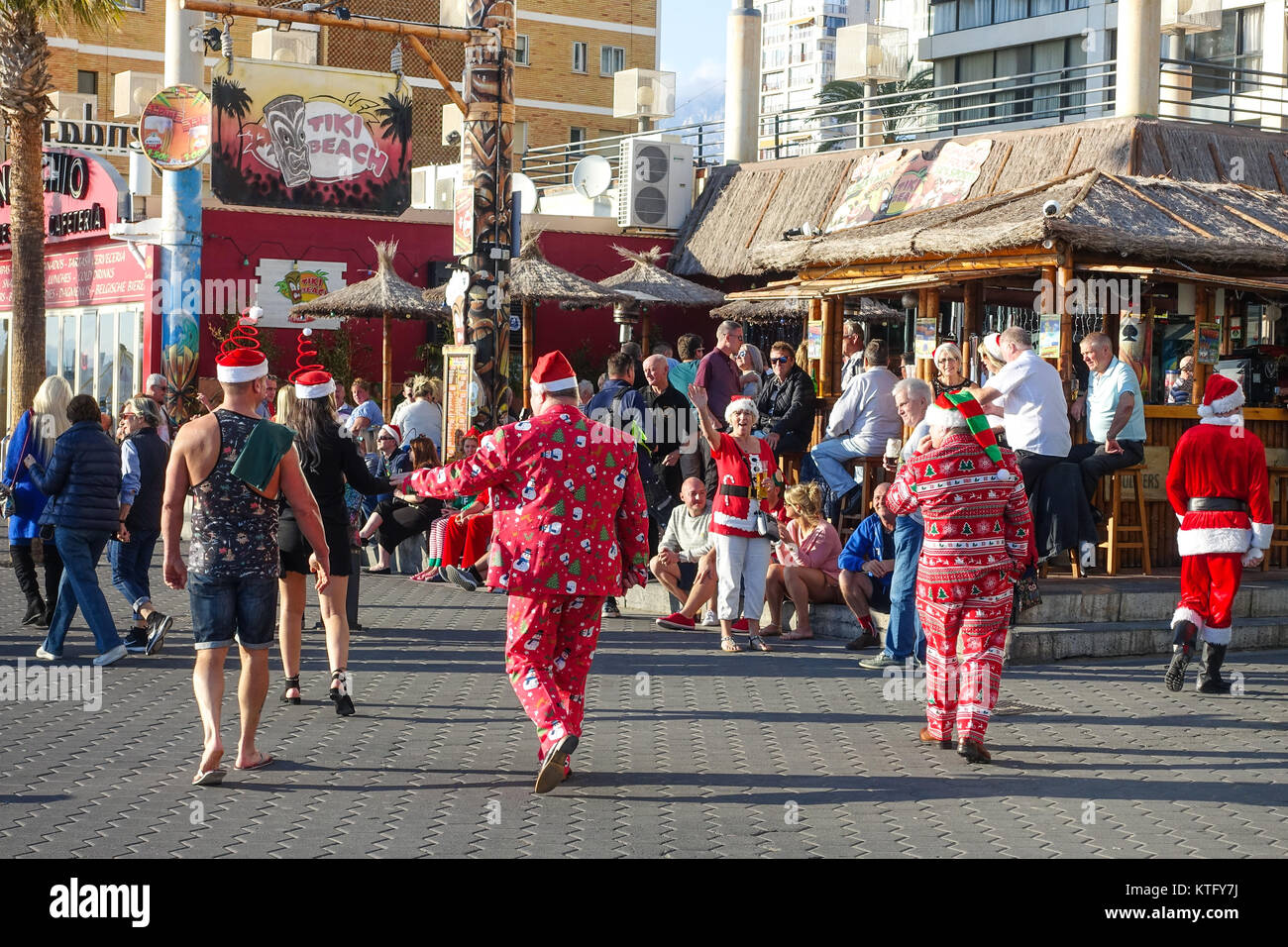 Benidorm, Costa Blanca, Spain, 25th December 2017. A warm afternoon in ...