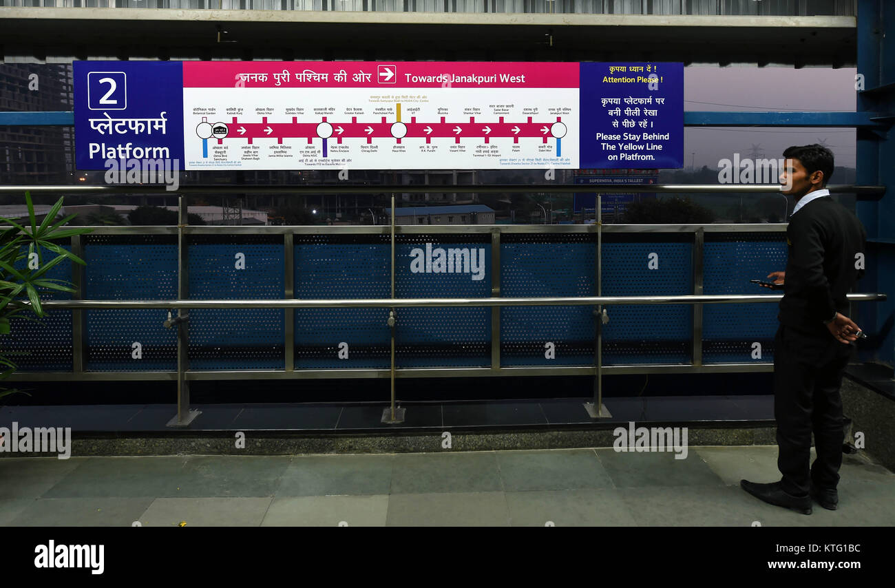 Delhi metro sign hi-res stock photography and images - Alamy