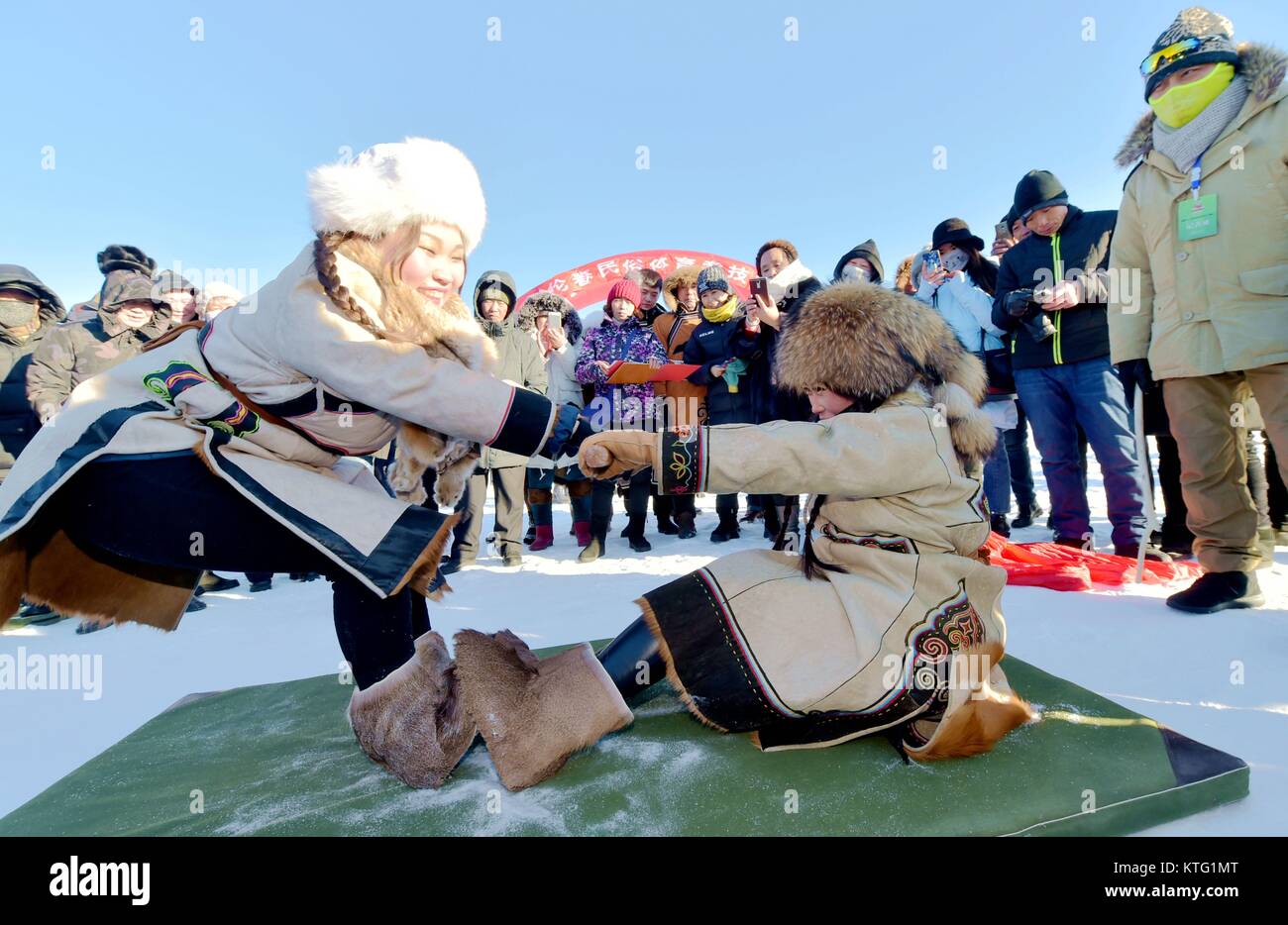 Oroqen people hi-res stock photography and images - Alamy