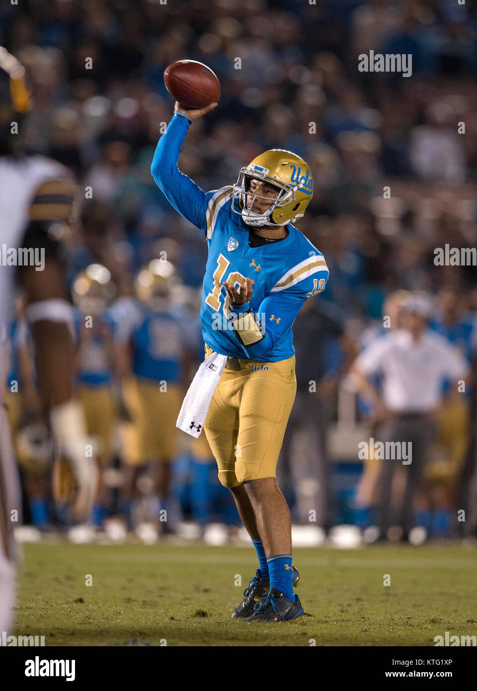 Pasadena, CA. 24th Nov, 2017. UCLA quarterback (18) Devon Modster looks ...