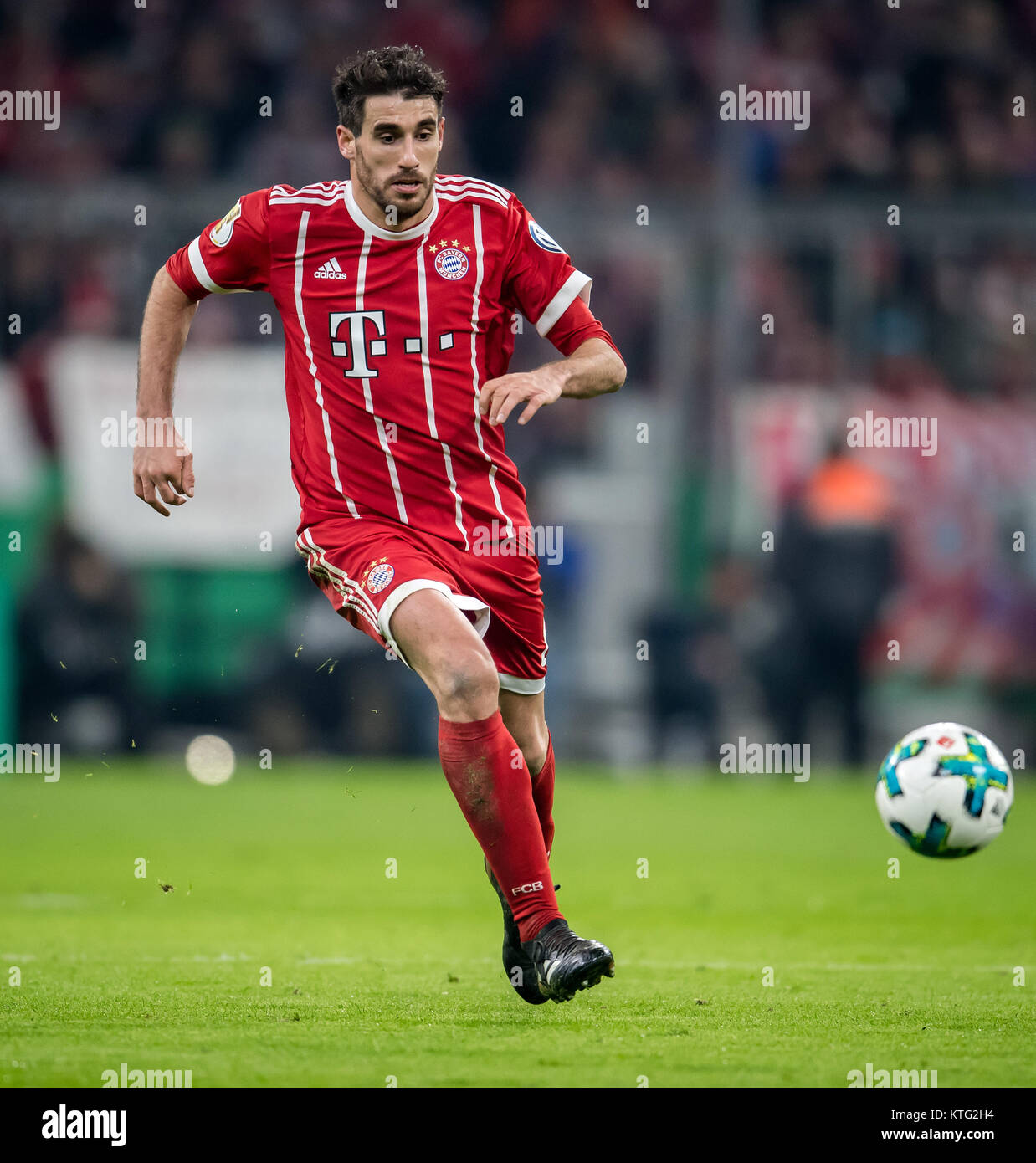 Munich, Germany. 20th Dec, 2017. Munich's Javi Martinez in action ...