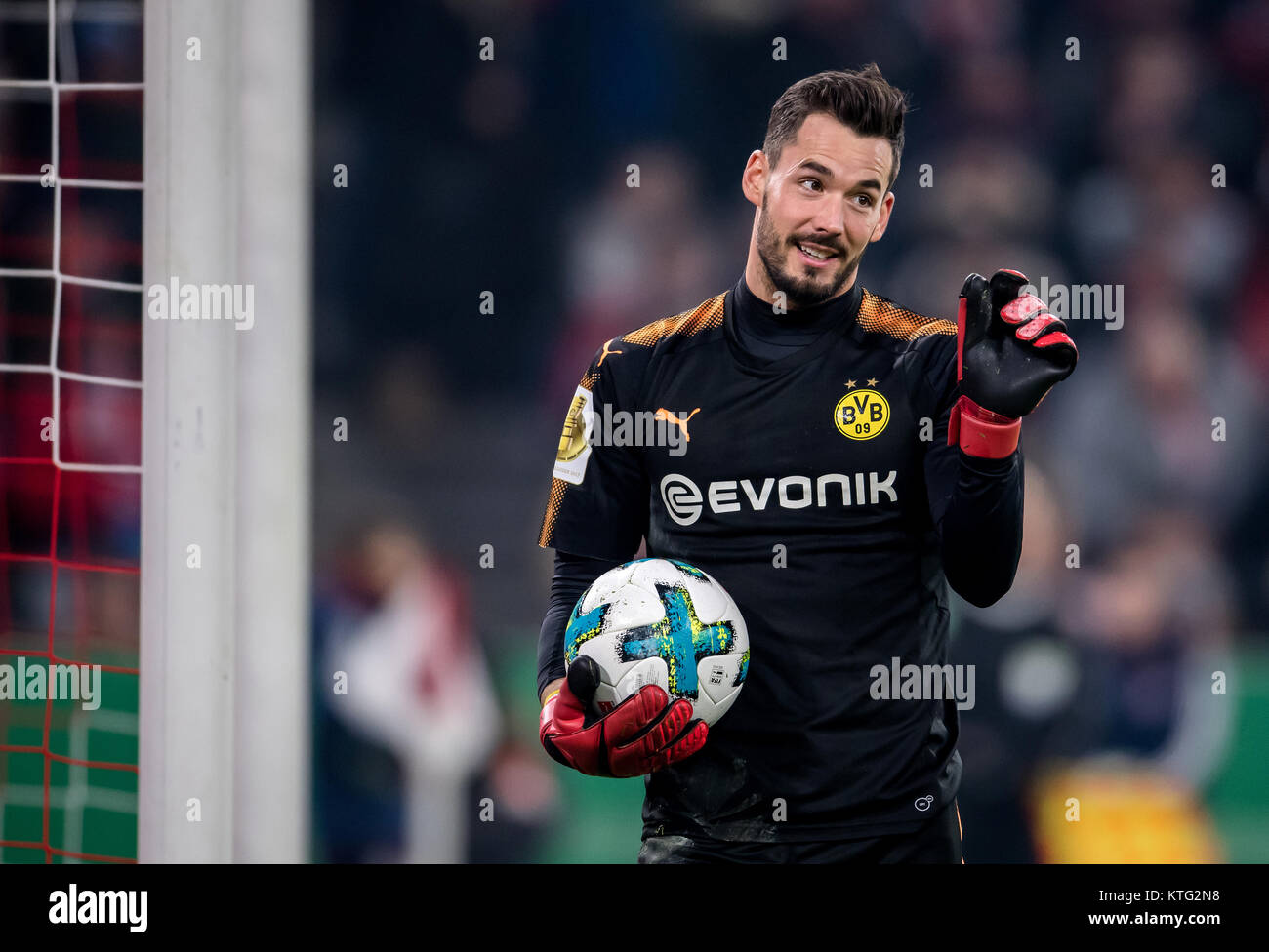 Munich, Germany. 20th Dec, 2017. Dortmund goalie Roman Buerki pictured ...