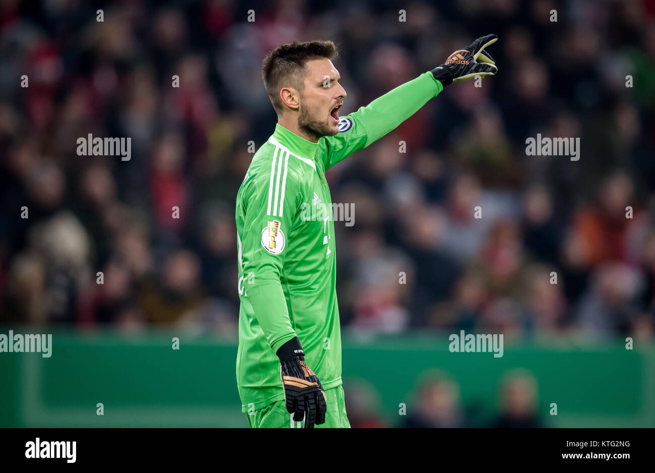 Munich, Germany. 20th Dec, 2017. Munich goalie Sven Ulreich pictured ...
