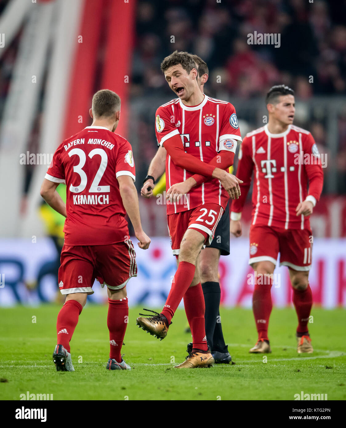 Munich, Germany. 20th Dec, 2017. Munich's Thomas Mueller celebrates ...