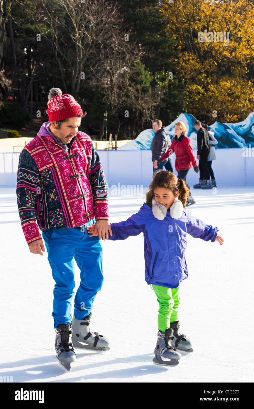 Bournemouth, Dorset, UK. 26th Dec, 2017. UK weather: warm sunny day as ...