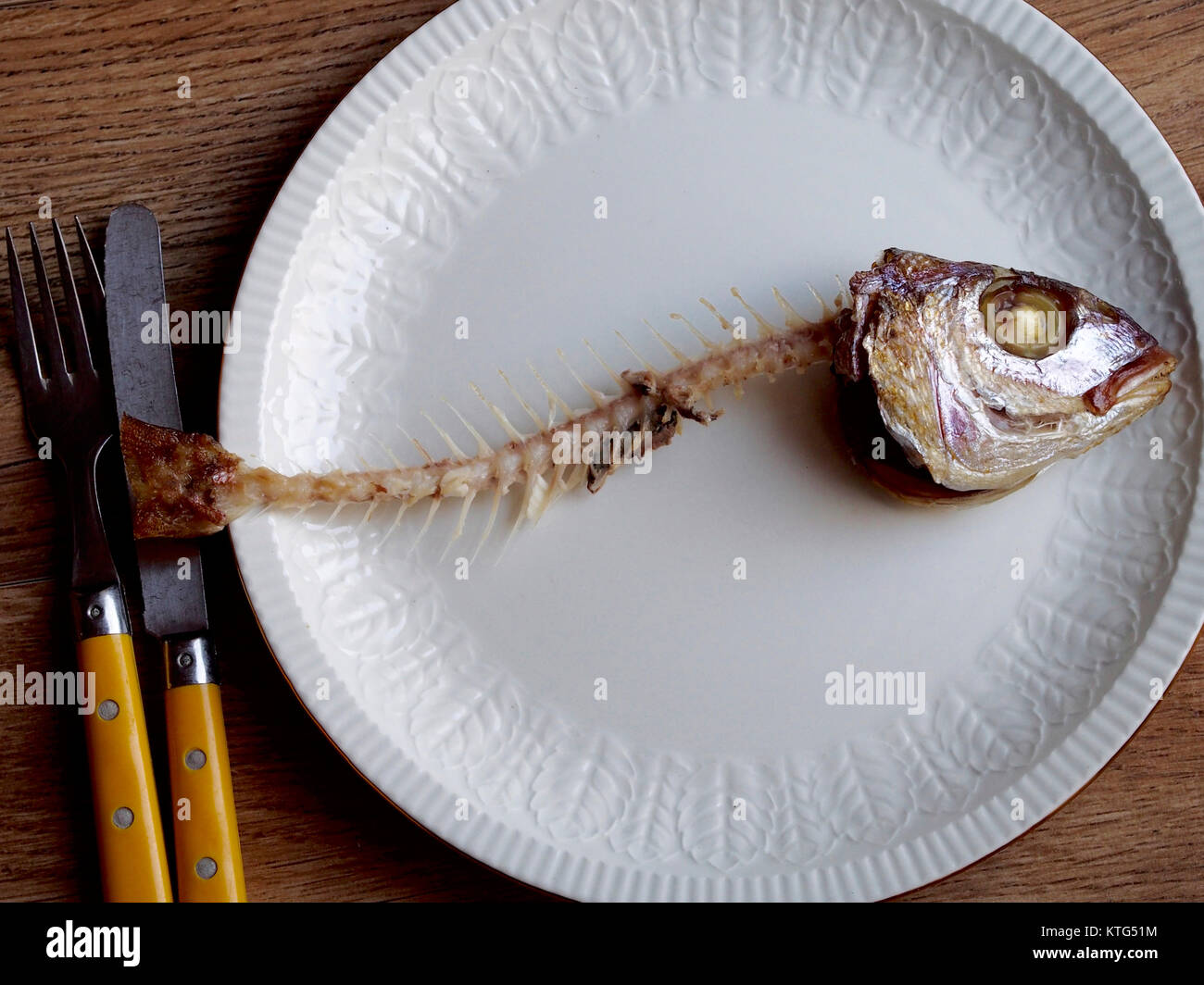 Fishbone in beautiful plate hi-res stock photography and images - Alamy