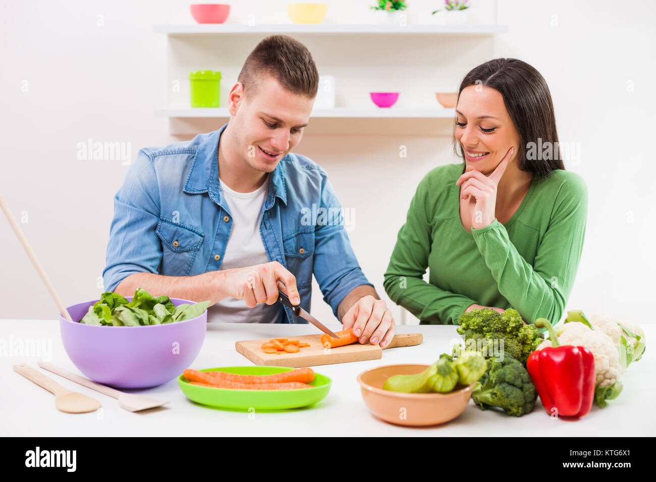 Cooking couple happy food hi-res stock photography and images - Alamy