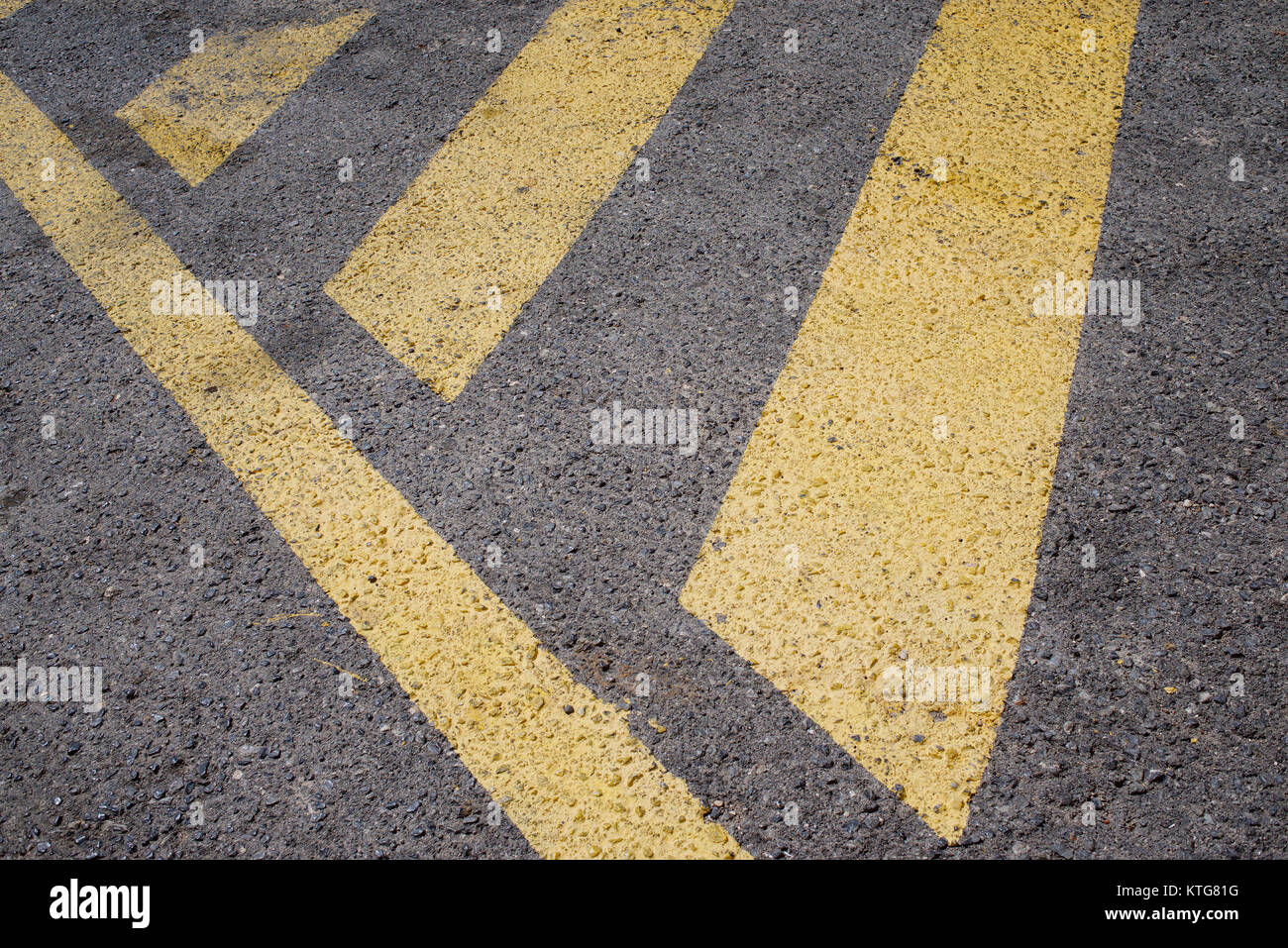 Detail of road markings - pattern on tarmac Stock Photo - Alamy