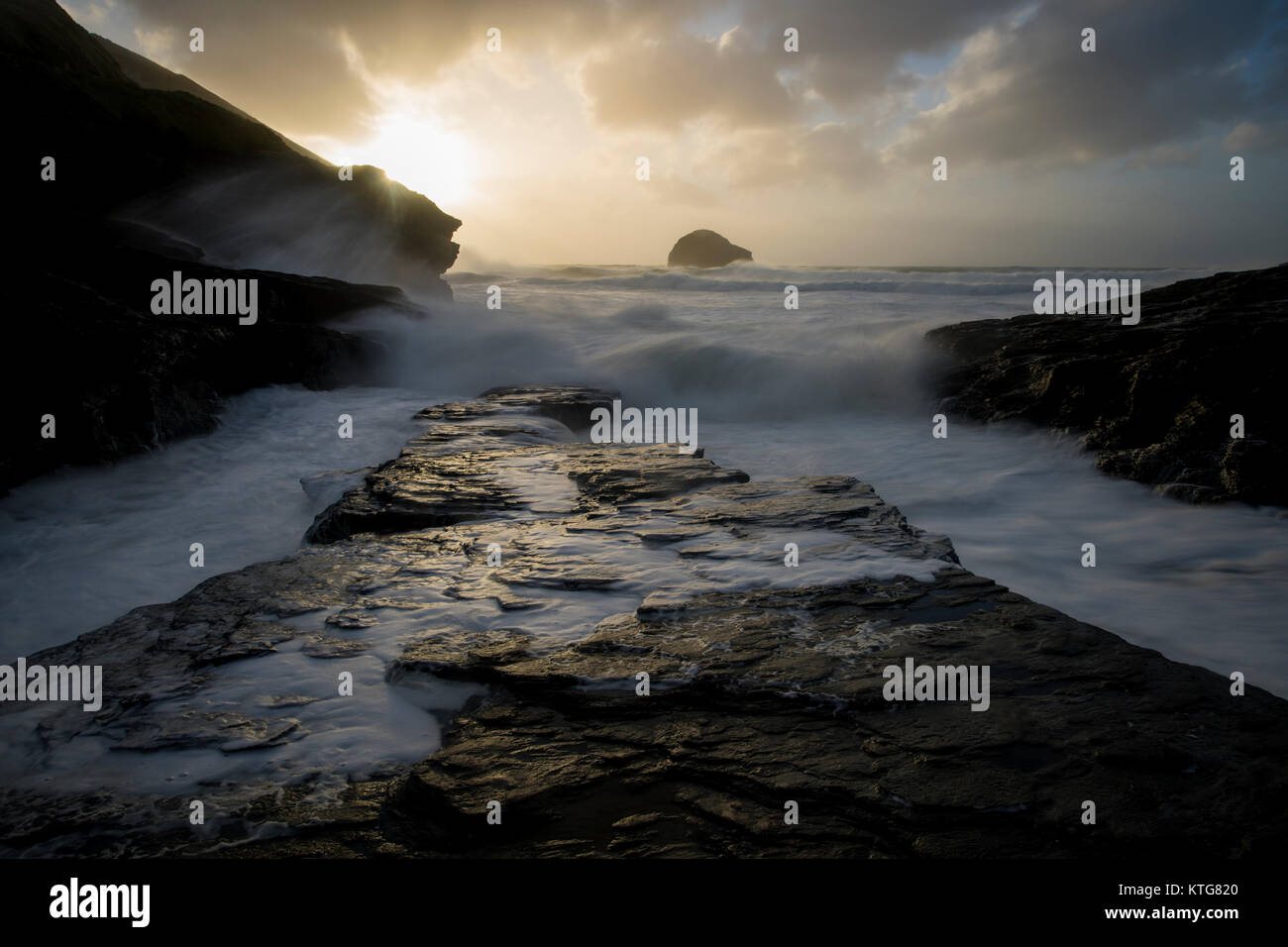 Trebarwith Strand in North Cornwall Stock Photo - Alamy