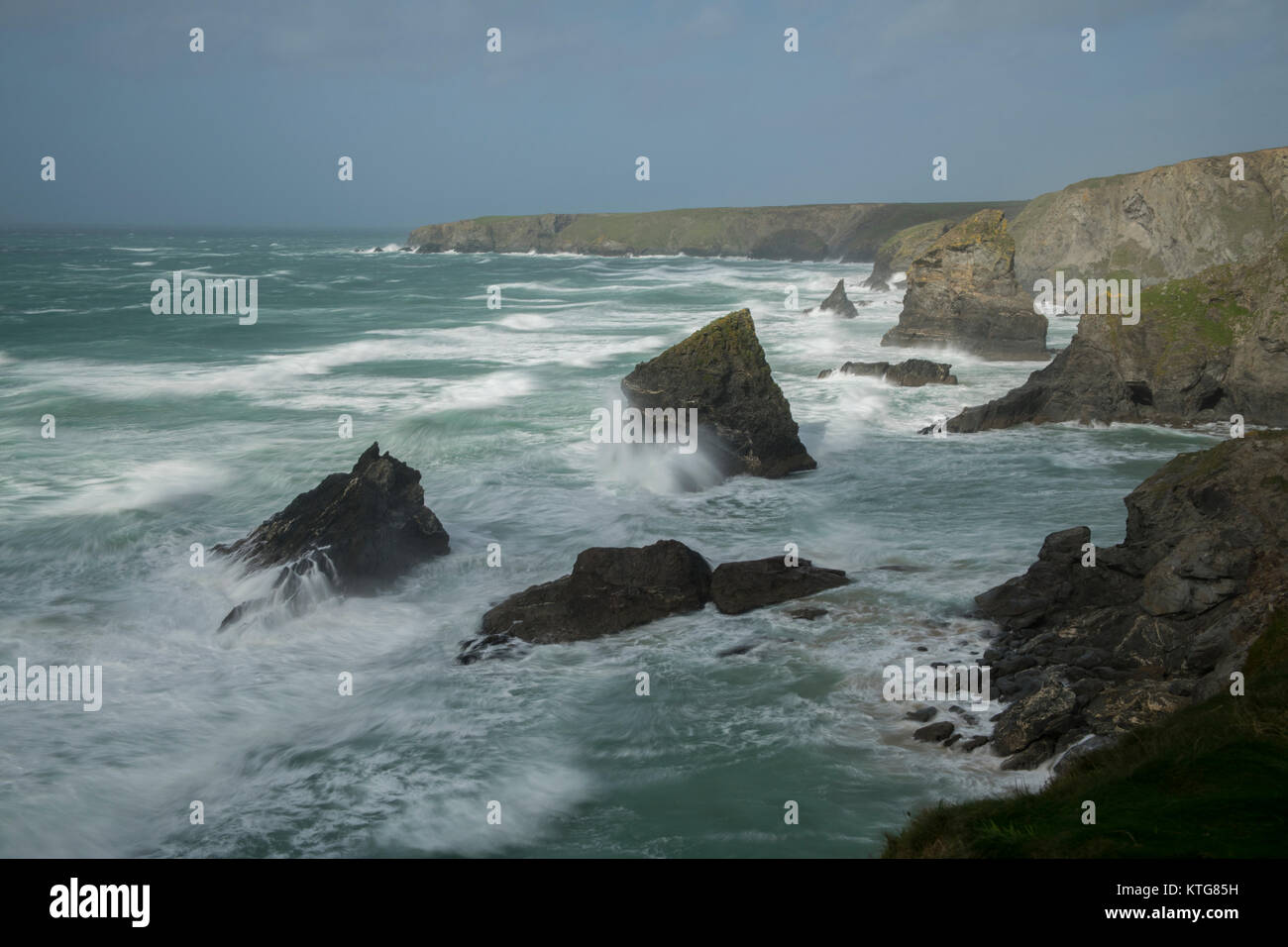 Rock stacks bedruthan steps hi-res stock photography and images - Alamy