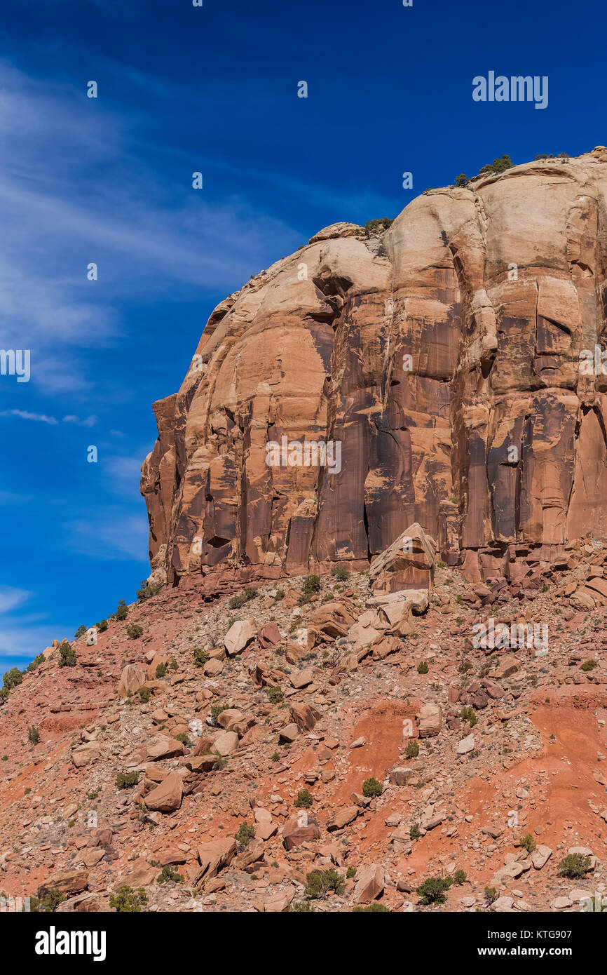 Red sandstone mesa straight out of the Old West in Indian Creek ...