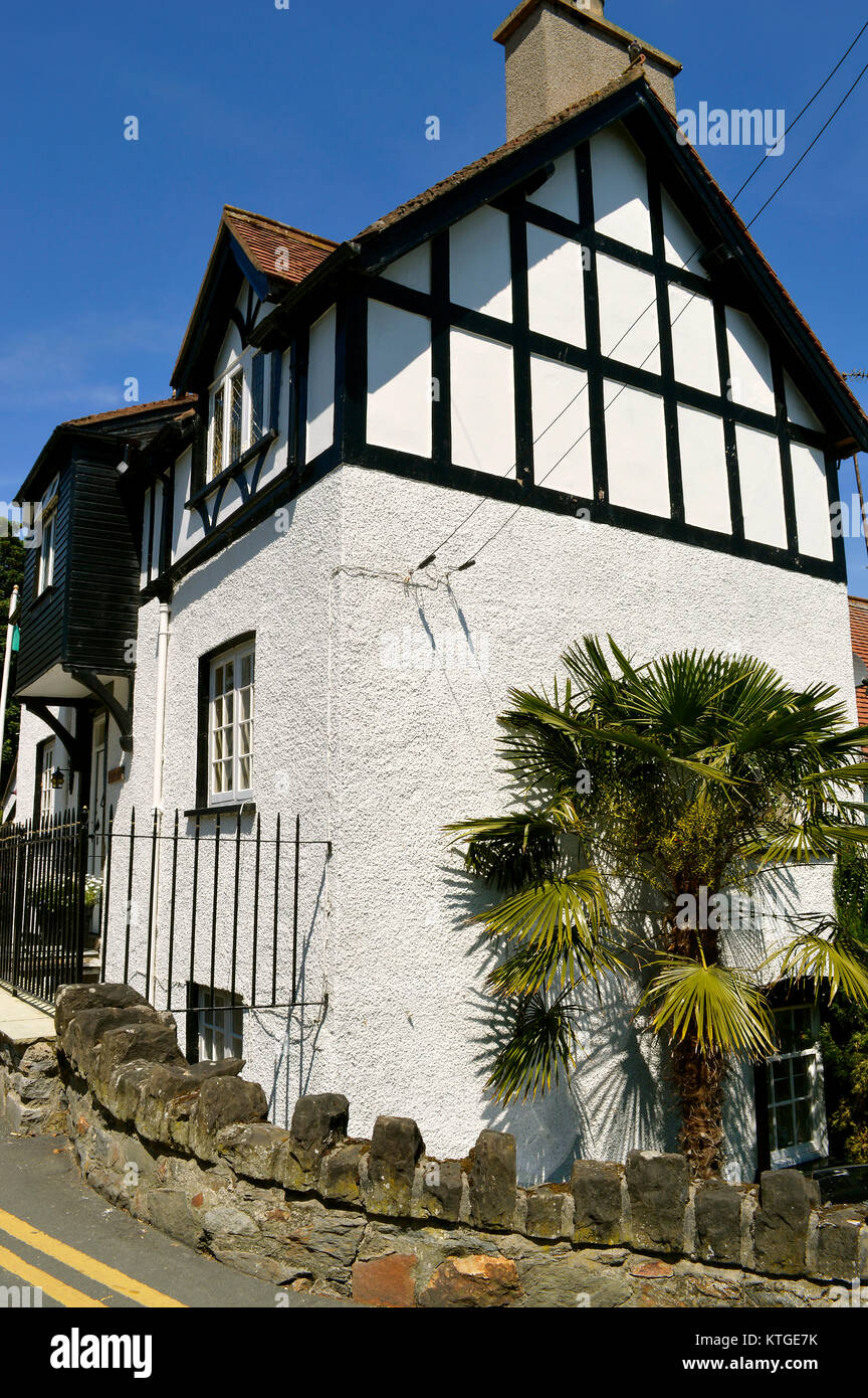 Mock tudor style house hi-res stock photography and images - Alamy