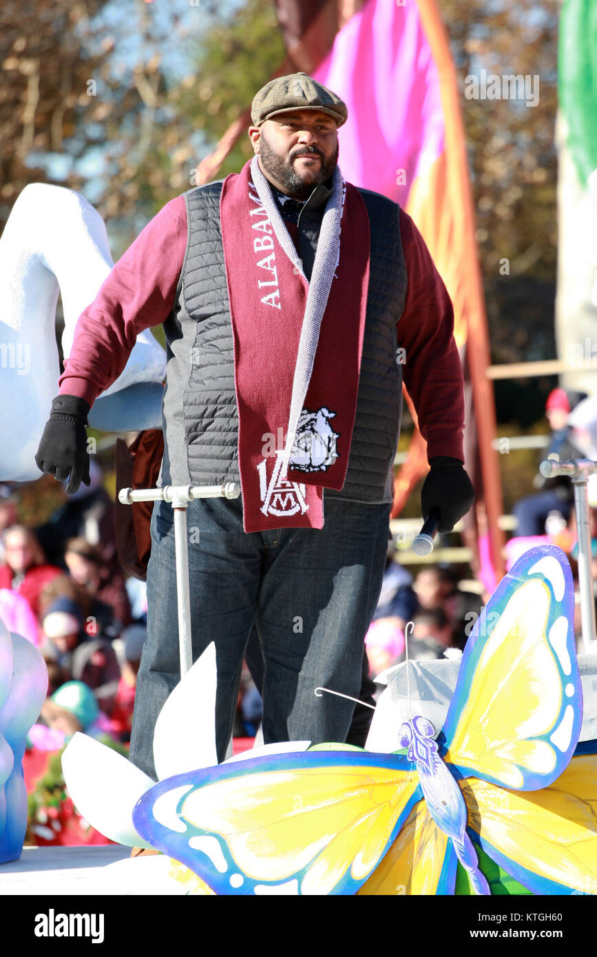 'American Idol' star Ruben Studdard performs live at the Thanksgiving ...
