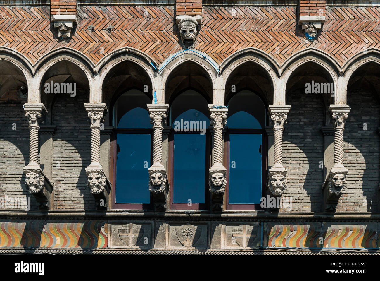 Medieval dragon glass hi-res stock photography and images - Alamy