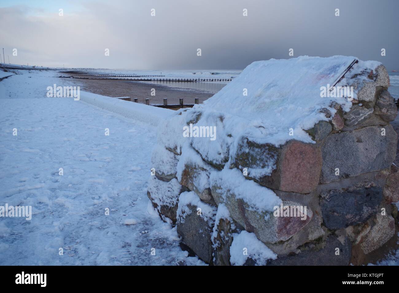 Snow along Aberdeen Beach, Scotland, UK. December 2017 Stock Photo - Alamy