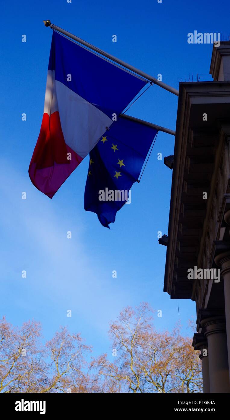 Drooping flags hi-res stock photography and images - Alamy