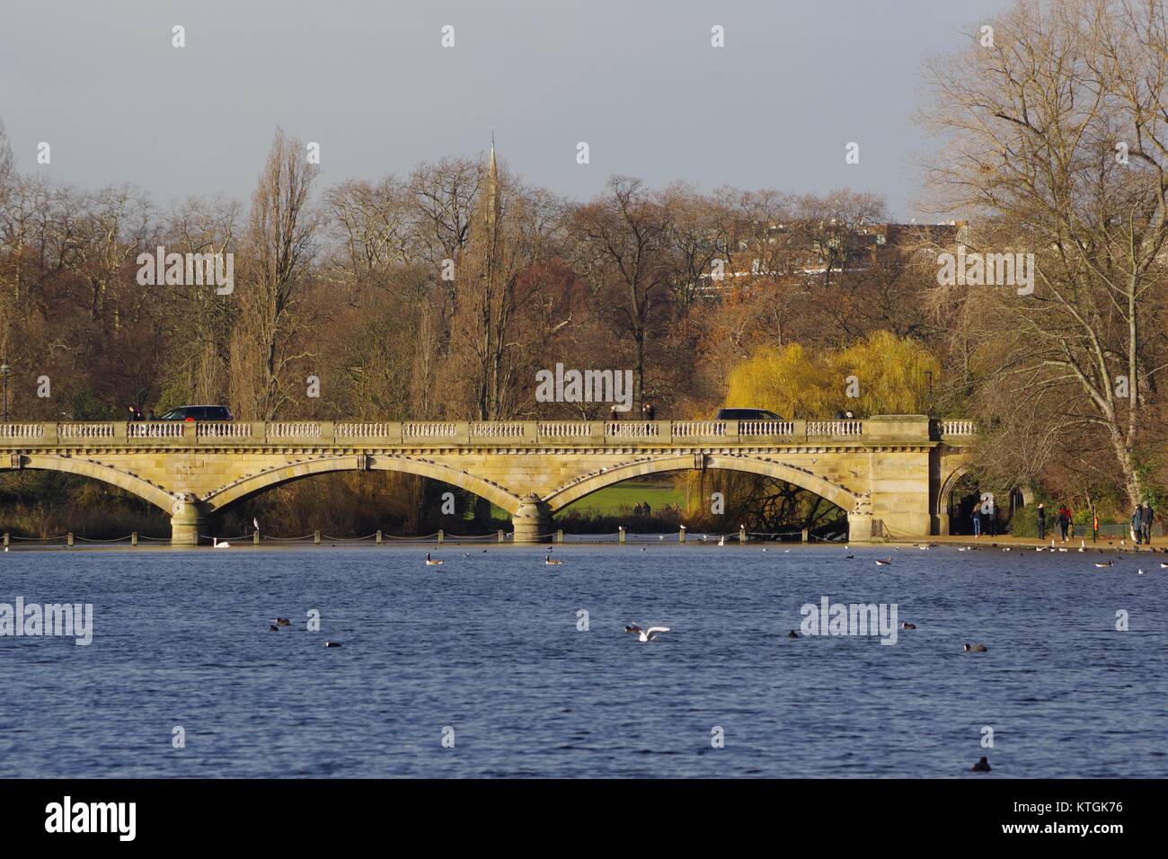 The Serpentine Bridge, Long Water, Hyde Park in the Golden Light of ...