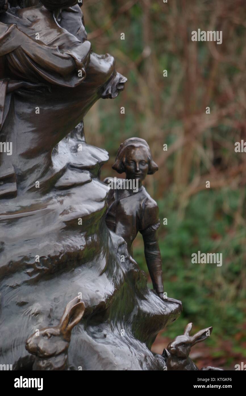 Peter Pan Statue by Sir George Frampton, JM Barrie. Kensington Gardens ...