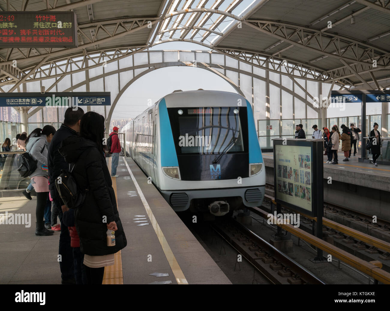 Elevated metro rail hi-res stock photography and images - Alamy