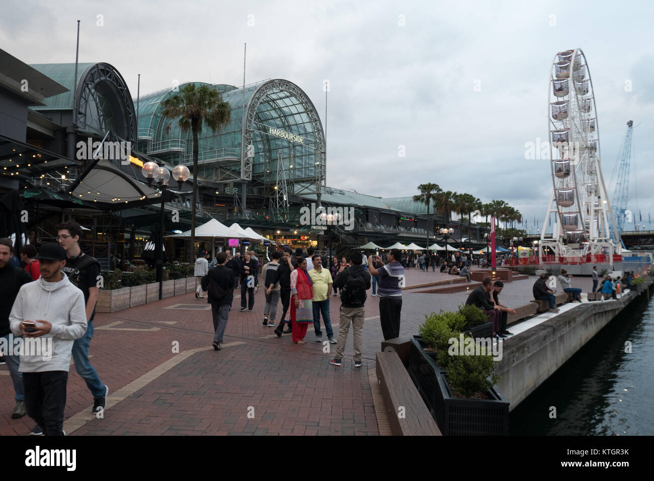 harbourside shopping mall in sydney darling harbour Stock Photo - Alamy
