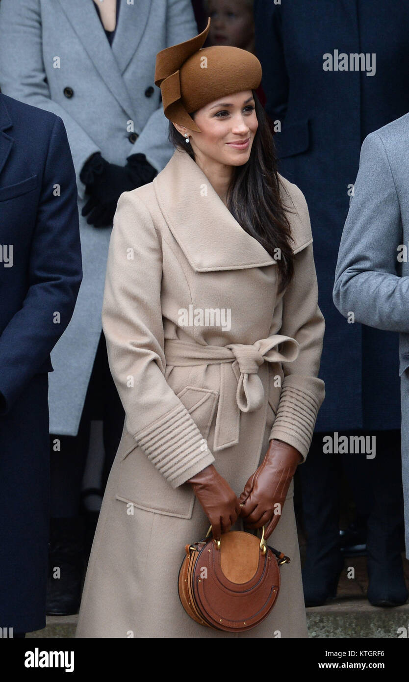 Christmas church service hi-res stock photography and images - Alamy