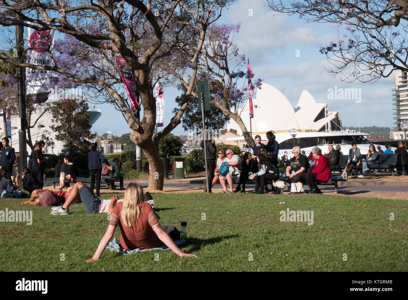 People in sydney hi-res stock photography and images - Alamy