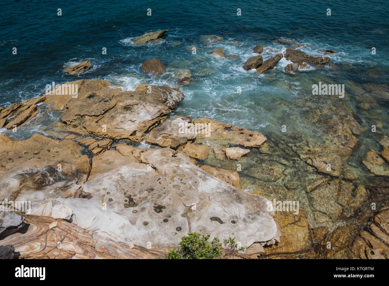 sandstone sea water cliff Stock Photo - Alamy
