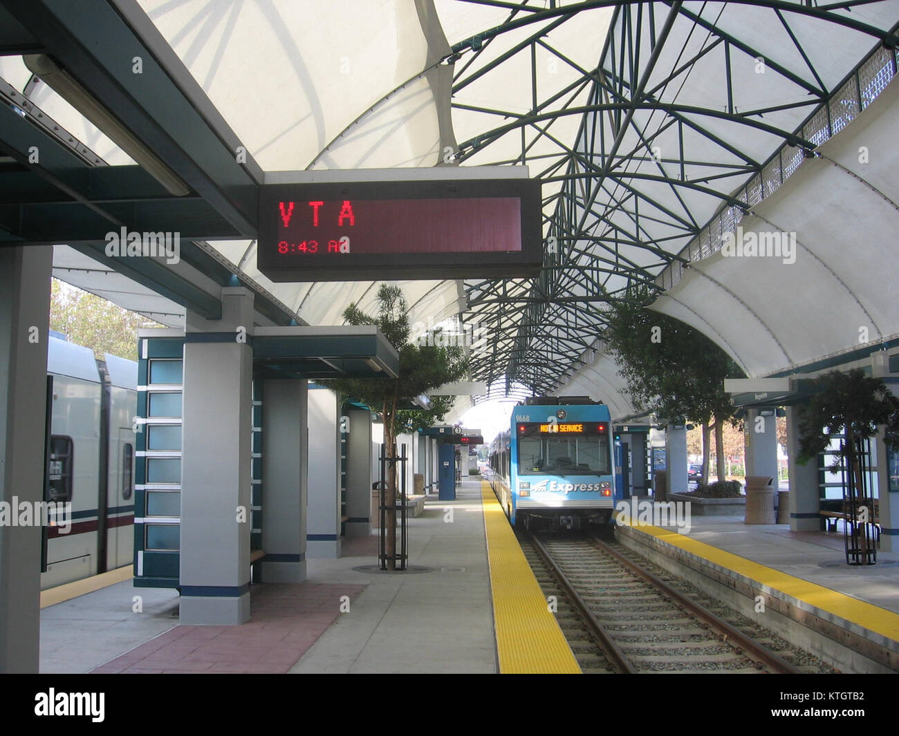 Baypointe VTA 2172 081, a reference to a transit vehicle or system ...