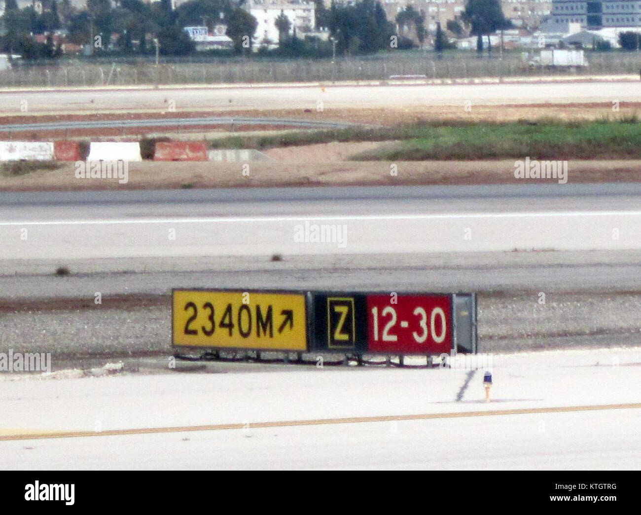 Taxiway Signs High Resolution Stock Photography and Images - Alamy