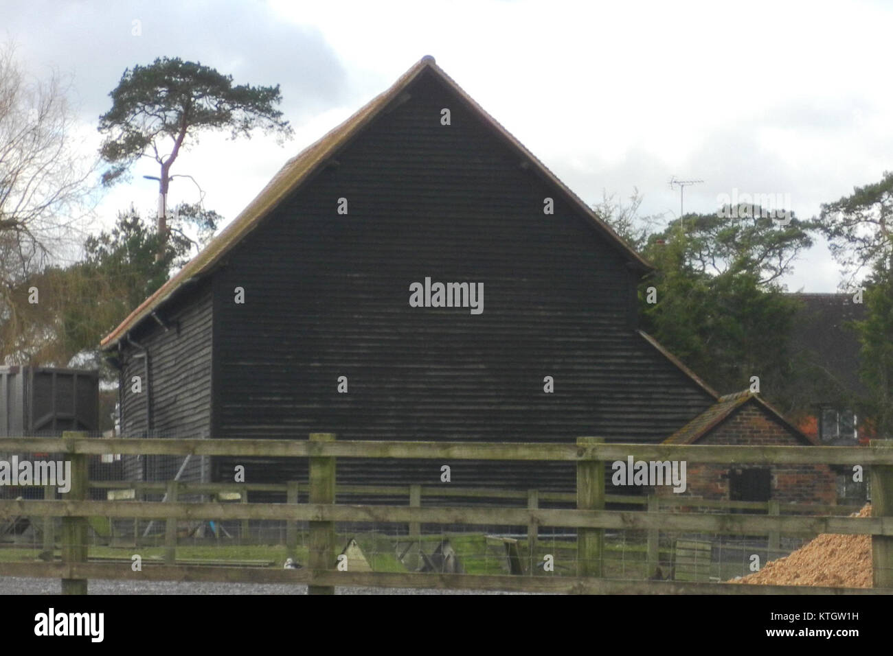 The barn east of Rowley Farmhouse, located in Lowfield Heath, Crawley ...