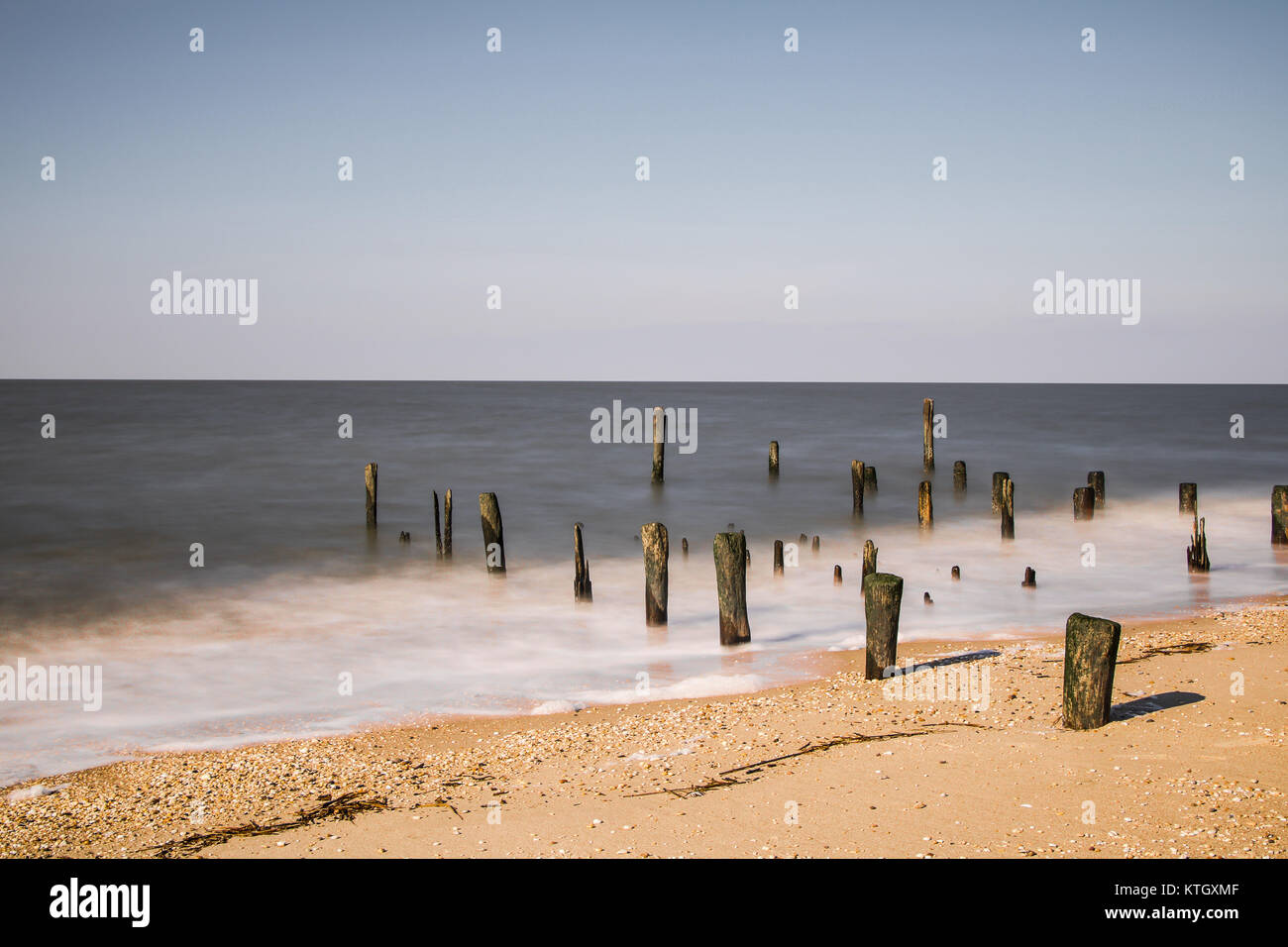 Wooden pylons hi-res stock photography and images - Alamy