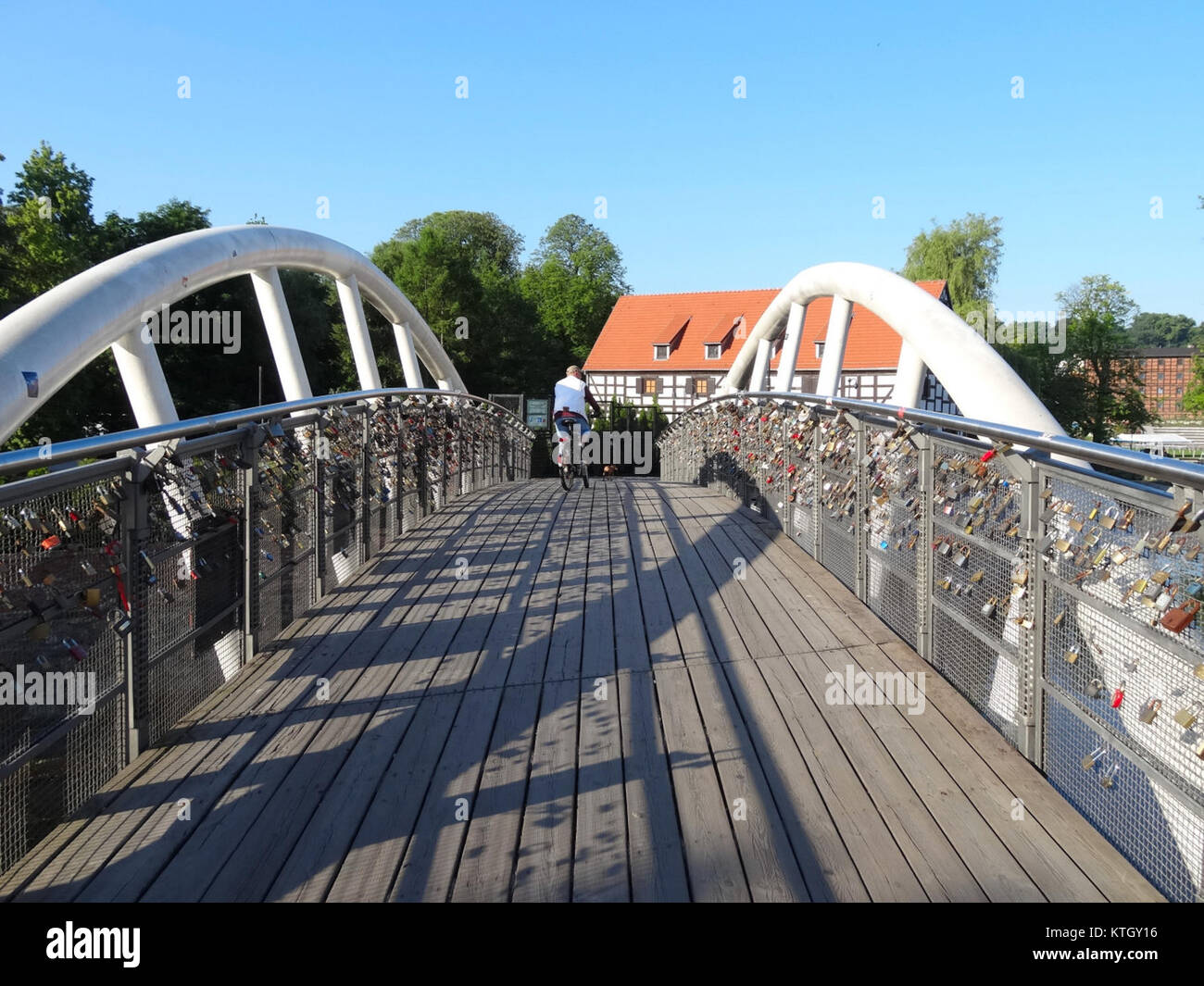 Bdg KladkaOpery 2 is a modern building completed in July 2013, notable ...