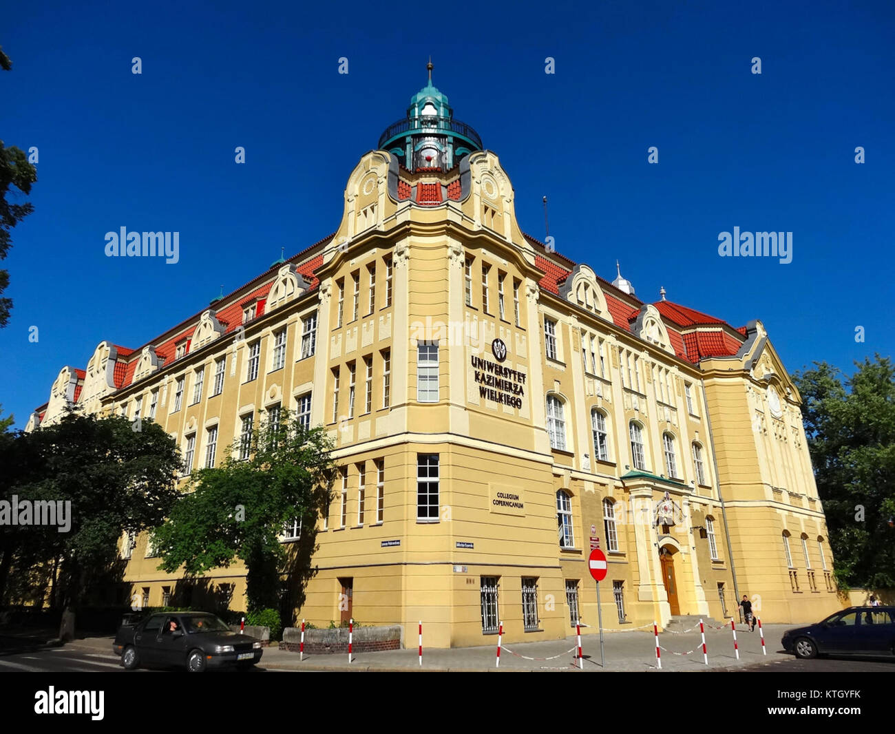 This photograph depicts the Copernicanum building located on Narodowa ...