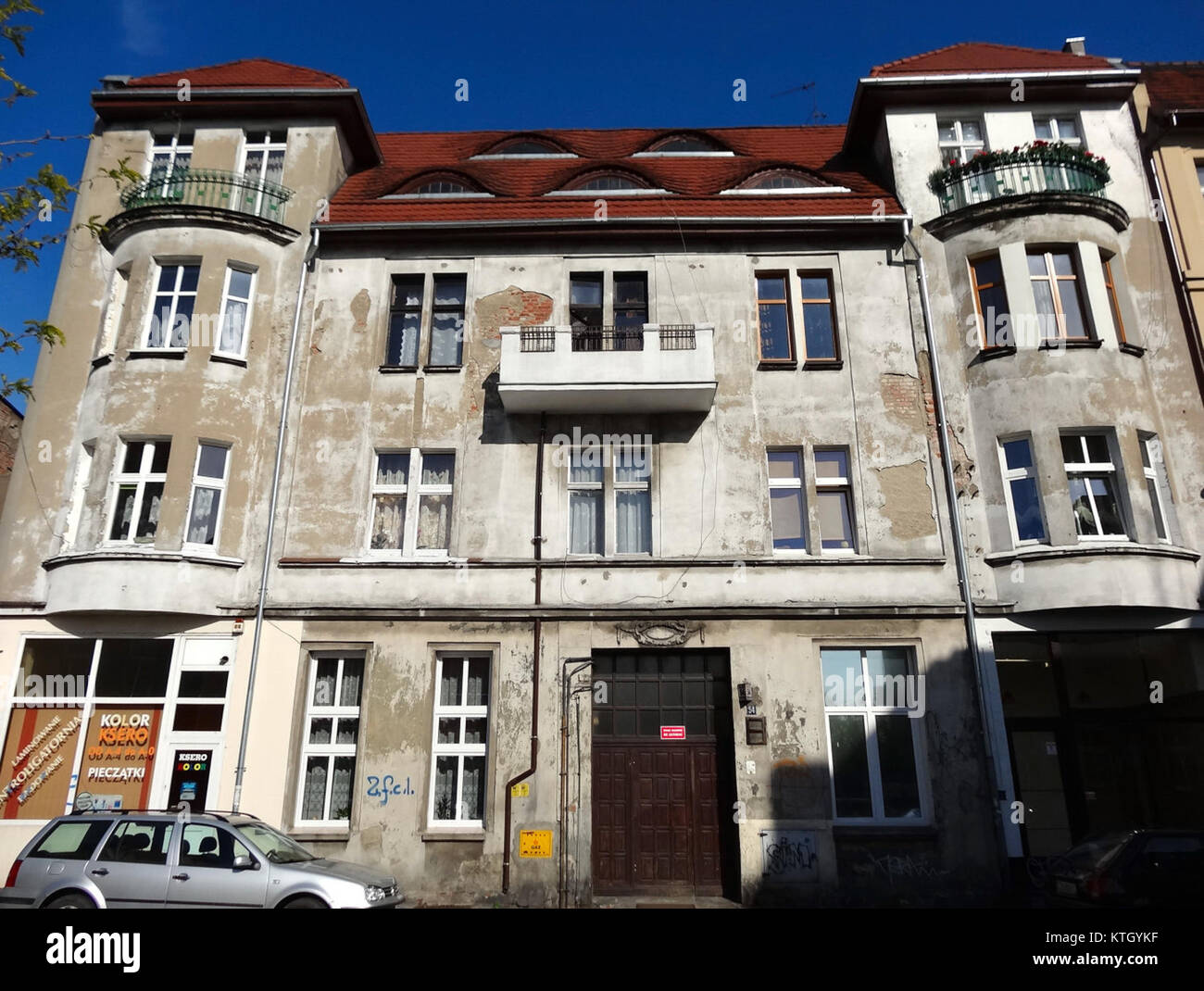A view of the Pomorska 54 building, photographed in July 2013 ...